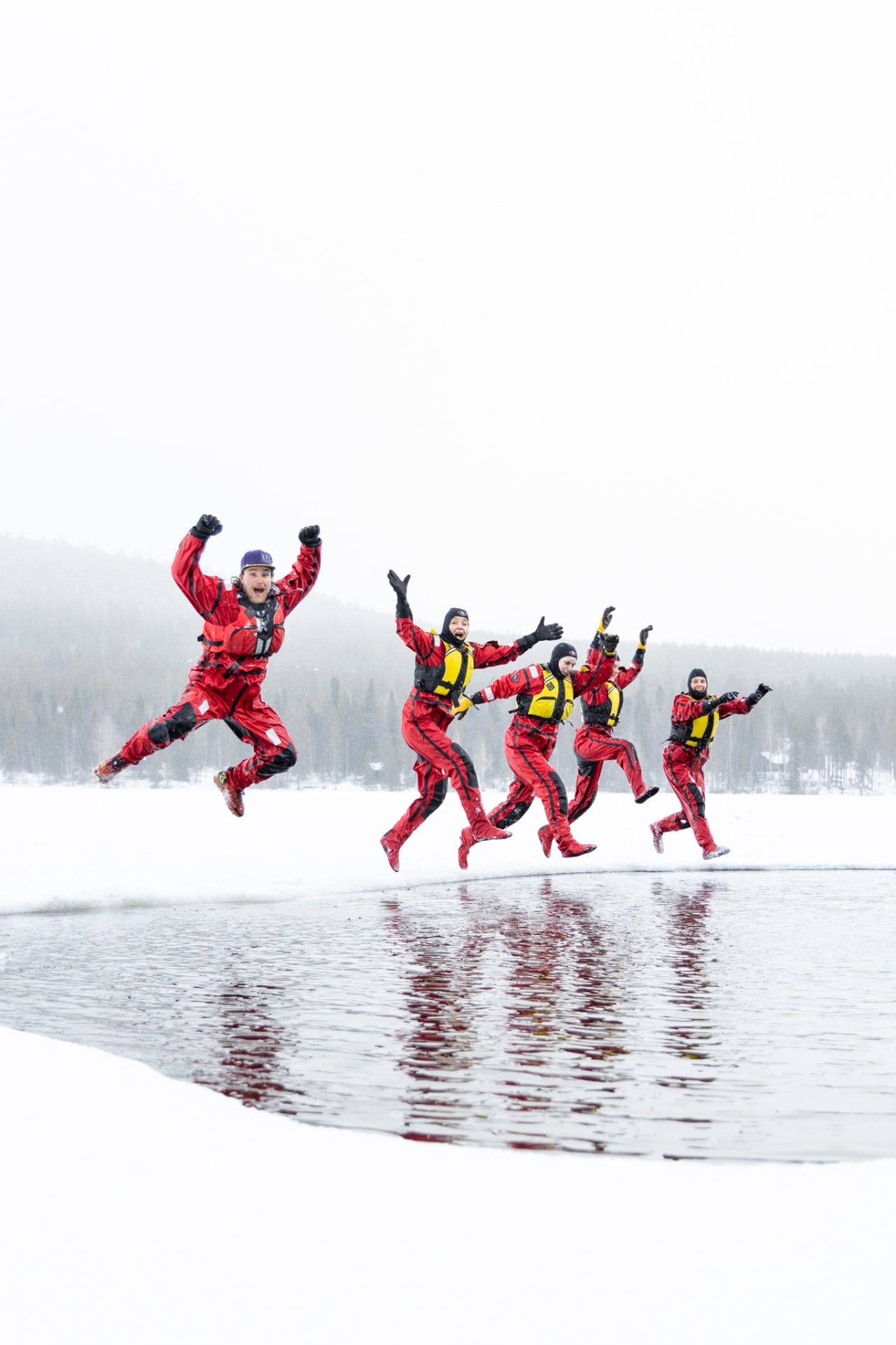Ice floating experience | Visit Finland