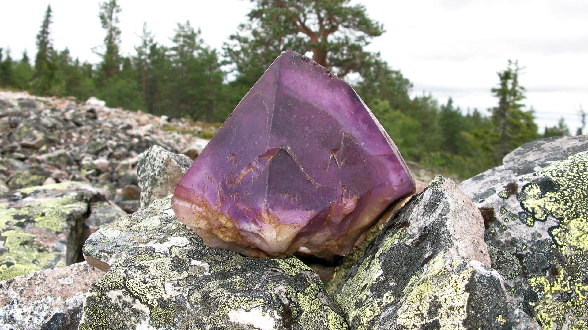 Guided Amethyst Mine visit at Luosto in summer | Visit Finland