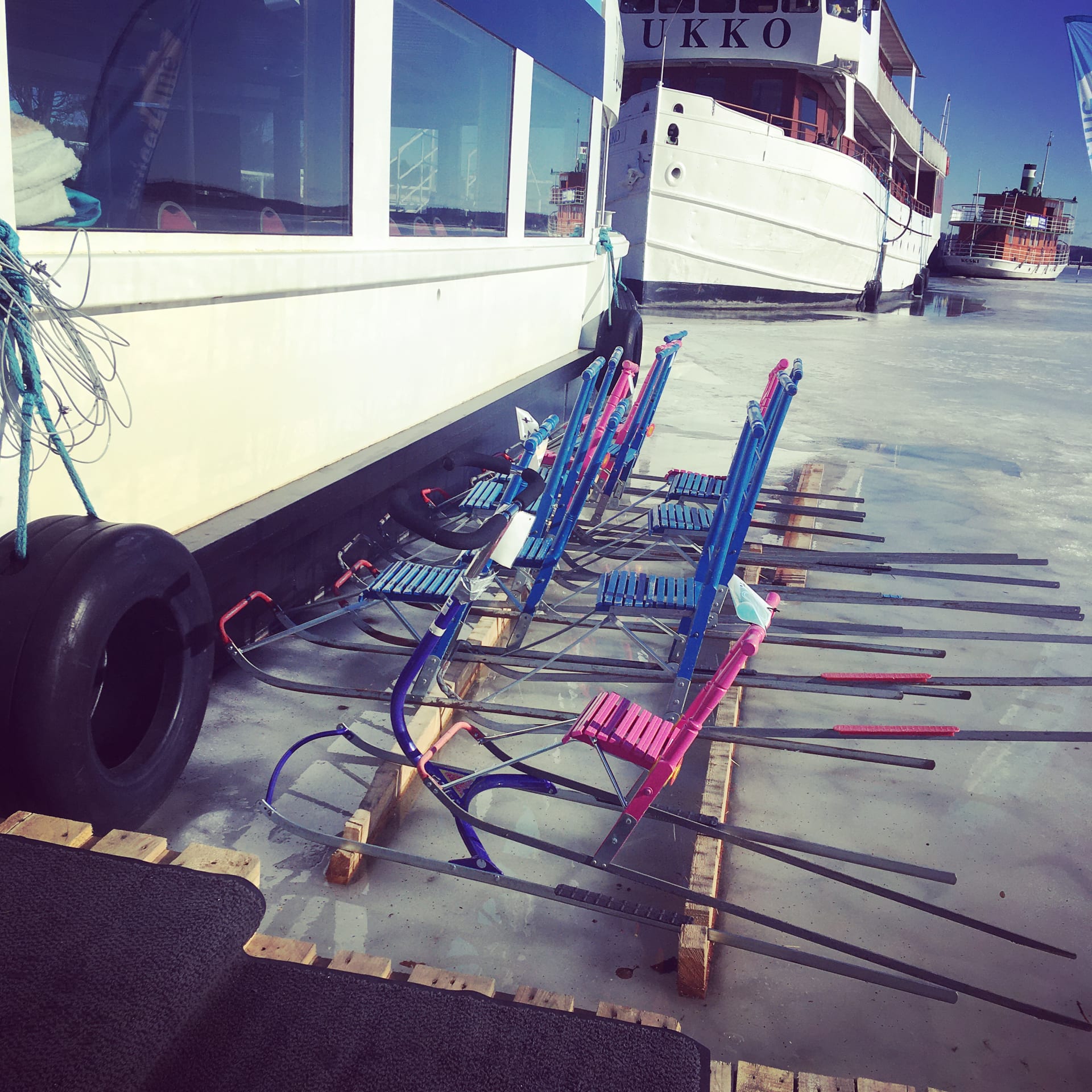 Guided skating tour / kick sledding | Visit Finland