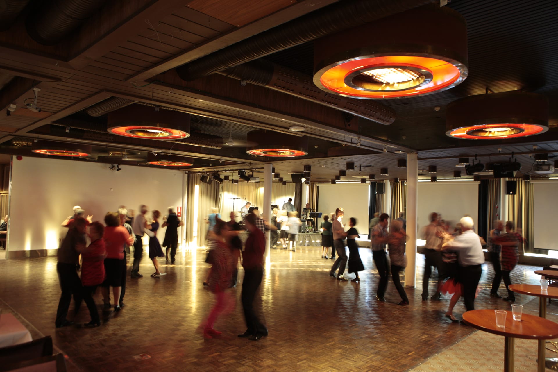 Traditional Finnish evening dances at Hotel Tallukka | Visit Finland